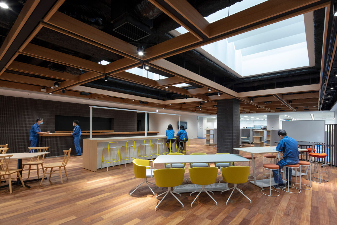 Sakura Color Products Osaka Factory | Yasui Architects & Engineers